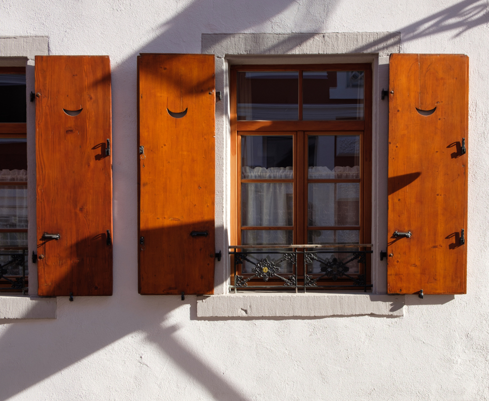 Fensterladen » Preise, Kosten, Sparmöglichkeiten und mehr