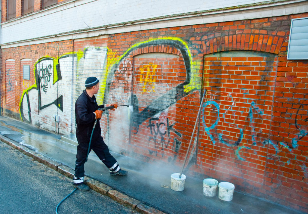 Graffiti entfernen » Mit diesen Kosten müssen Sie rechnen